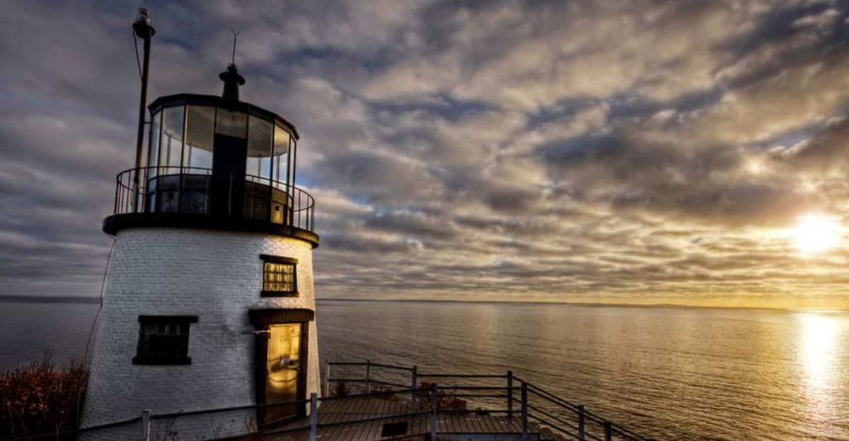 7 Spooky Lighthouses in Maine Still Watching the Coastline