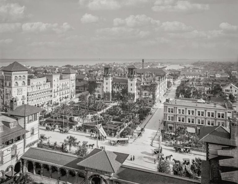 Florida Vacation Hotspots Brought to Life Through Vintage Photos