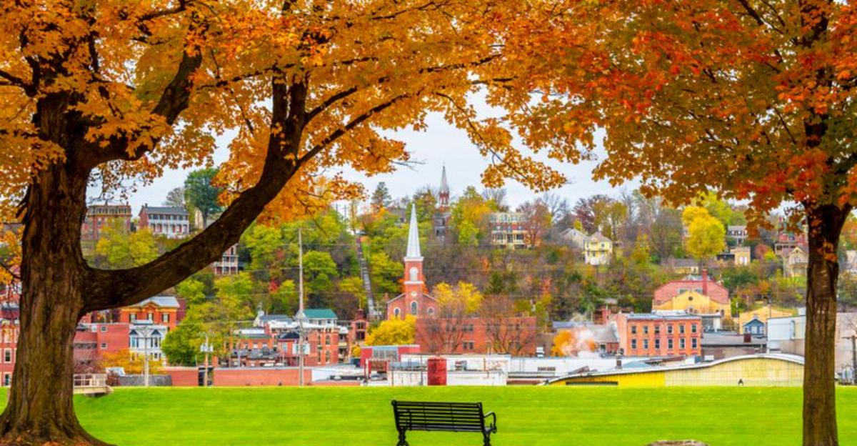 Illinois Fall Drives That Couples Will Want To Experience Together