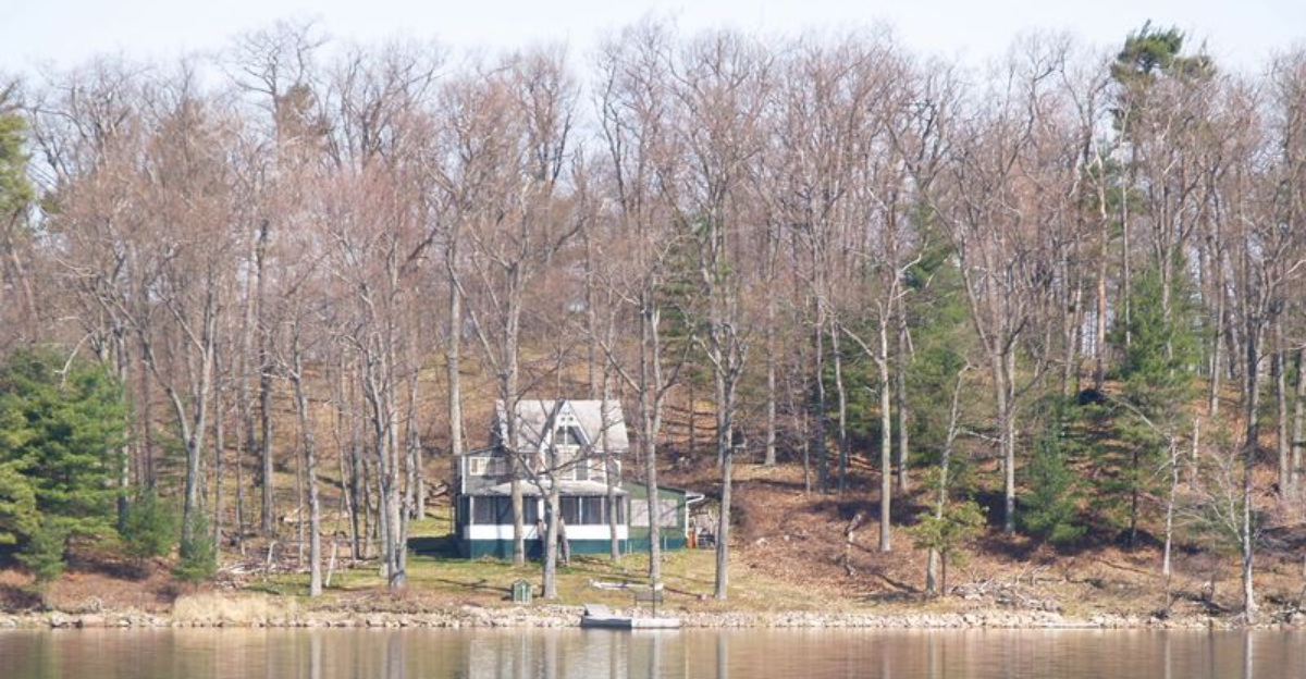 The Elite New York Resort Where the Clock Stopped and the Proprietor ...