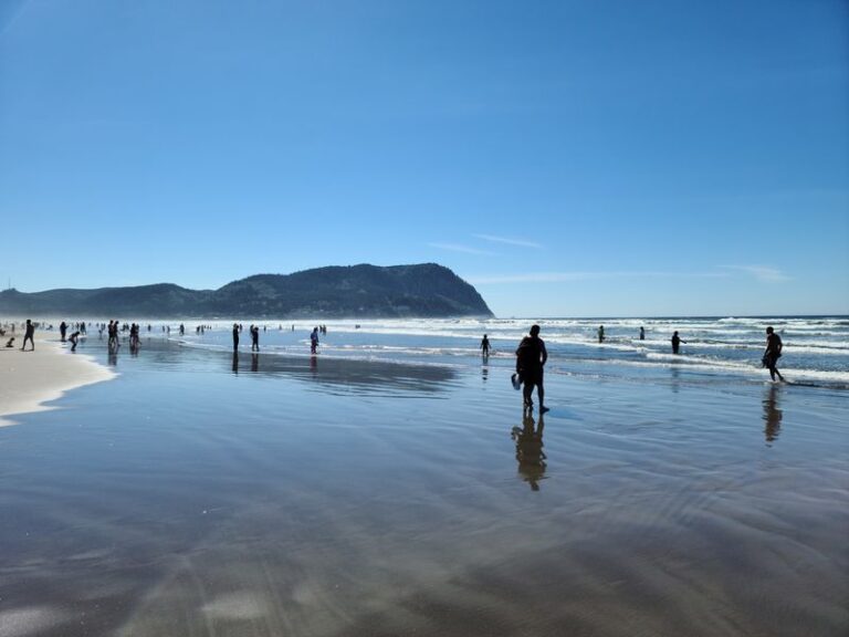 8 Oregon Towns That Lost Their Quiet After Being Discovered