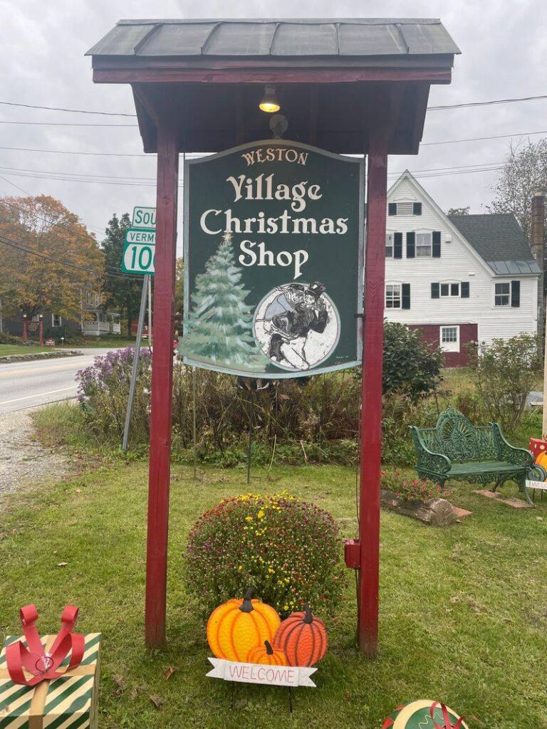 9 Old-Fashioned Holiday Villages In Vermont Perfect For A Winter Getaway