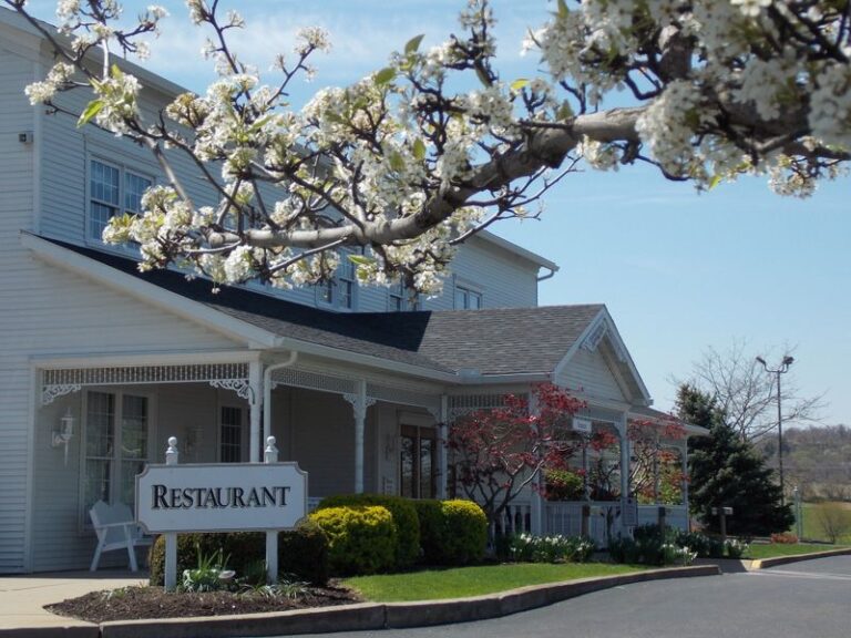 10 Amish Country Dining Spots In Ohio That Travelers Constantly Recommend
