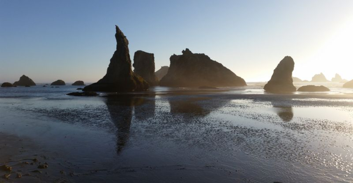 The Oregon Coastal Town That Turns Foggy Mornings Into Pure Wonder