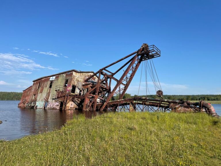 This Michigan Rusting Giant Is The Desert Wonder Worth Visiting