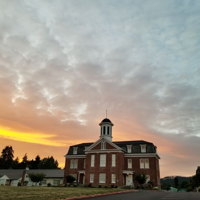 Why This Oregon Logging Town Leaves Travelers More Nostalgic Than Expected