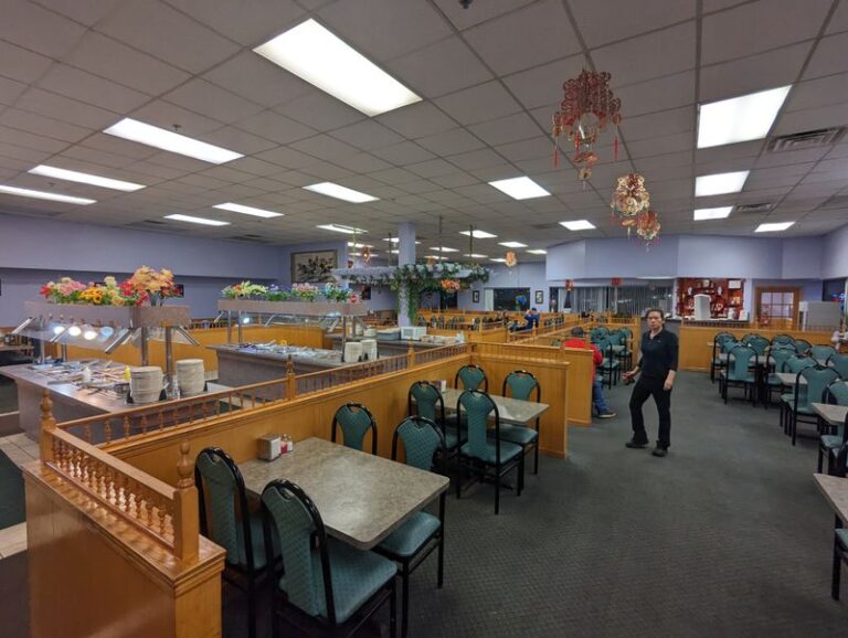 8 Wisconsin All-You-Can-Eat Buffets That Stay Packed With Locals