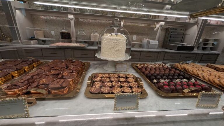 This Indiana Bakery Serves Pastries That Keep Dessert Lovers Coming ...