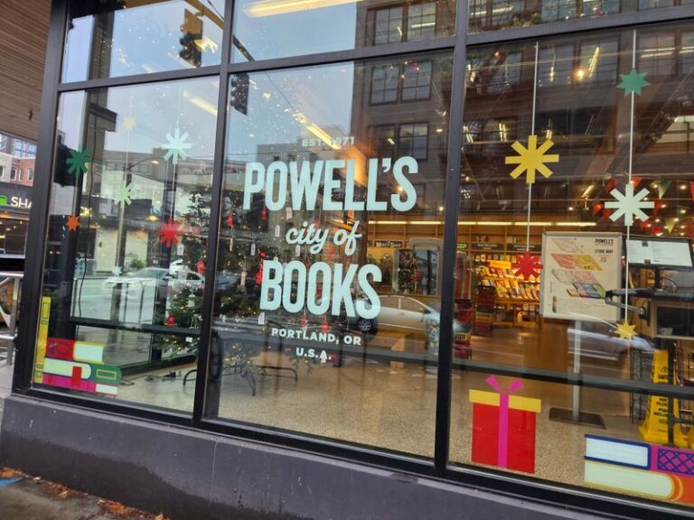 The Oregon Bookstore That Makes Book-Hunting Dreams Reality