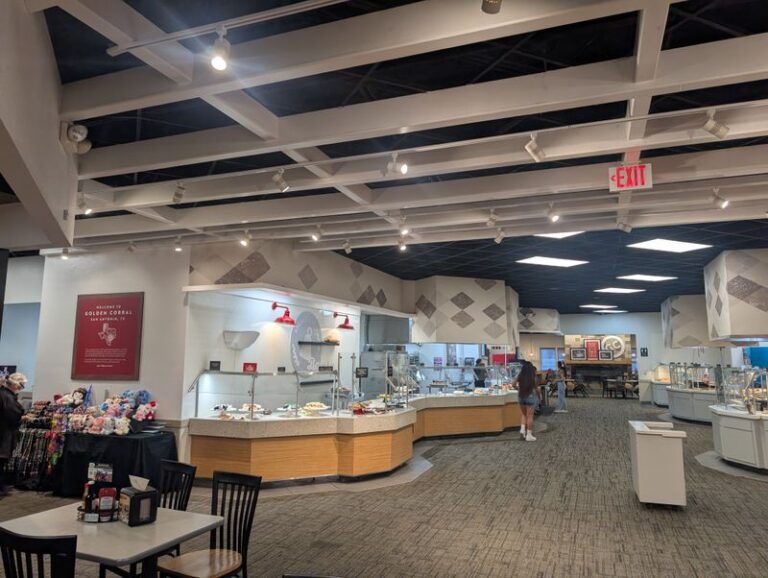The Texas Buffet Locals Quietly Hope Never Goes Viral
