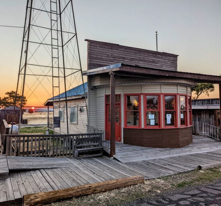 These 9 Ghost Towns in Oregon Were Left Behind for Real Reasons