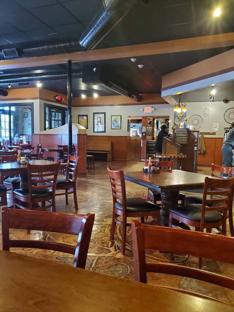 These Are 10 Local Pizza Restaurants In Indiana Loved By The Community ...