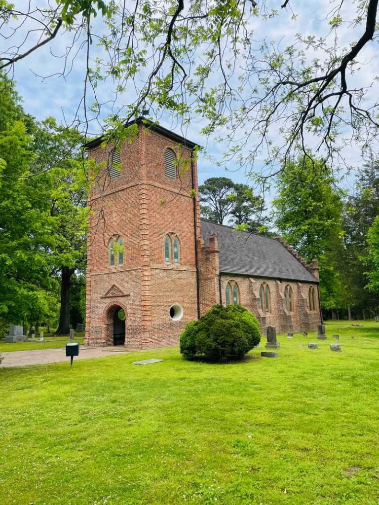 This Historic 17th-Century Church In Virginia Is A Must-See ...