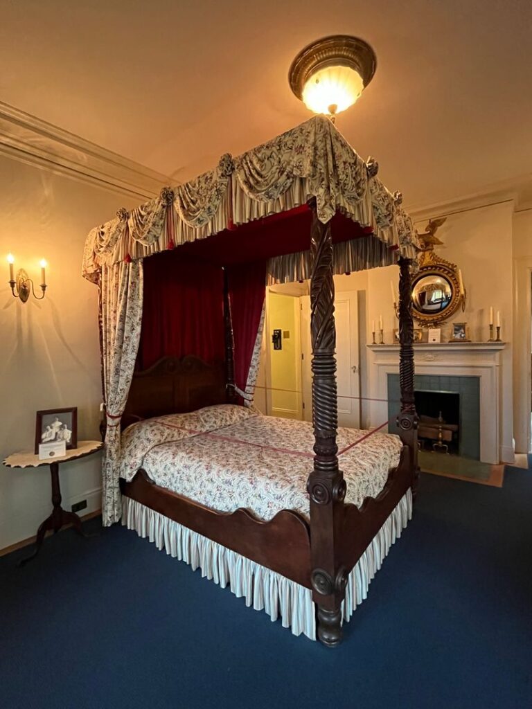 This Historic Oregon Mansion Is Said to Be Haunted and Visitors Still ...