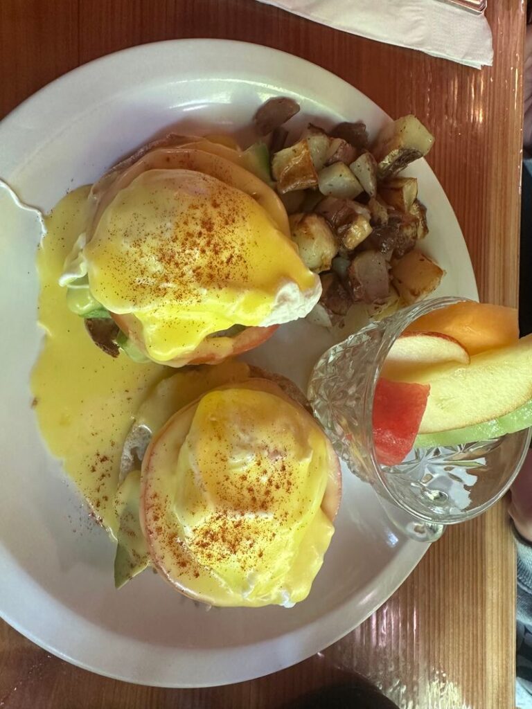 This Small Oregon Café Draws Crowds From Across the State for Its Eggs ...