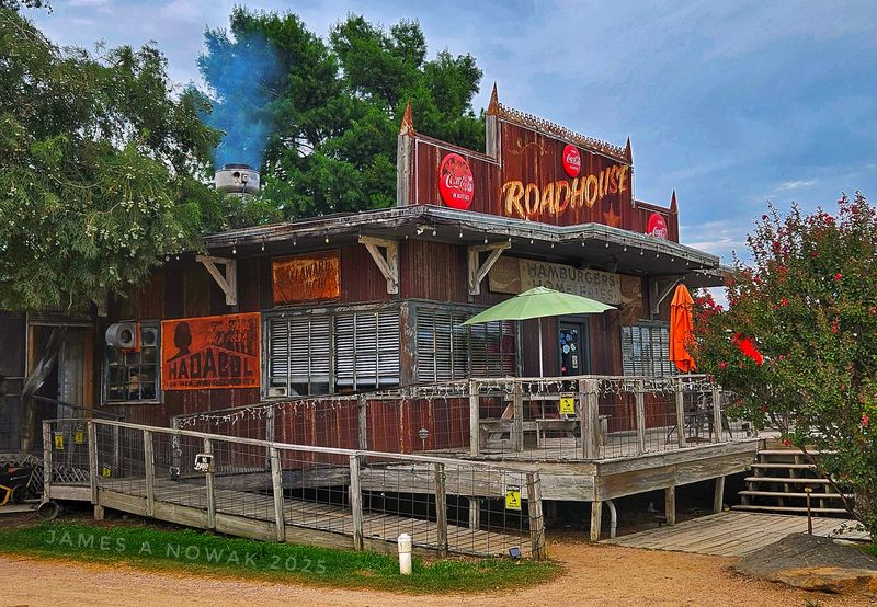 This Texas Hole in the Wall Restaurant Serves a Cheeseburger People ...