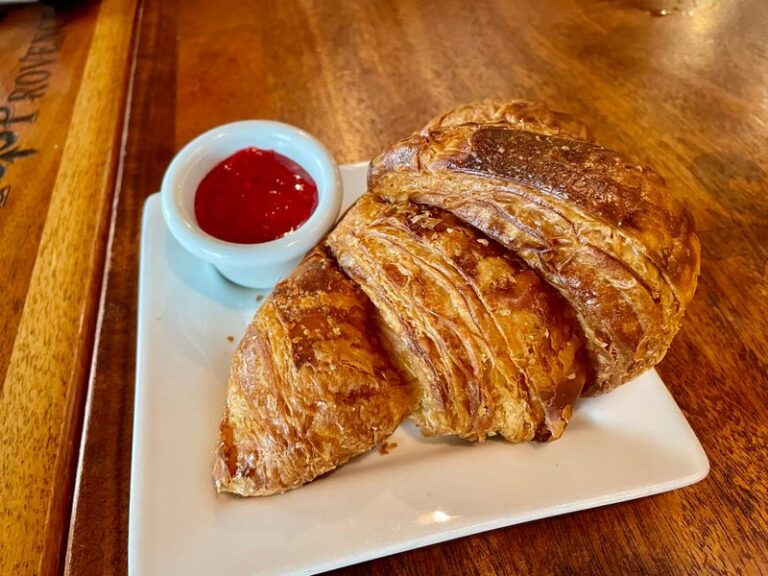 This Tiny Oregon Bakery Feels Just Like a Paris Sidewalk Café