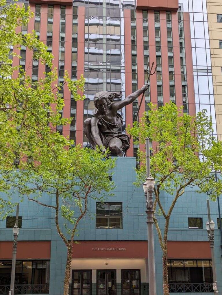 9 Oregon's Unusual Statues That Everyone Seems to Have an Opinion About