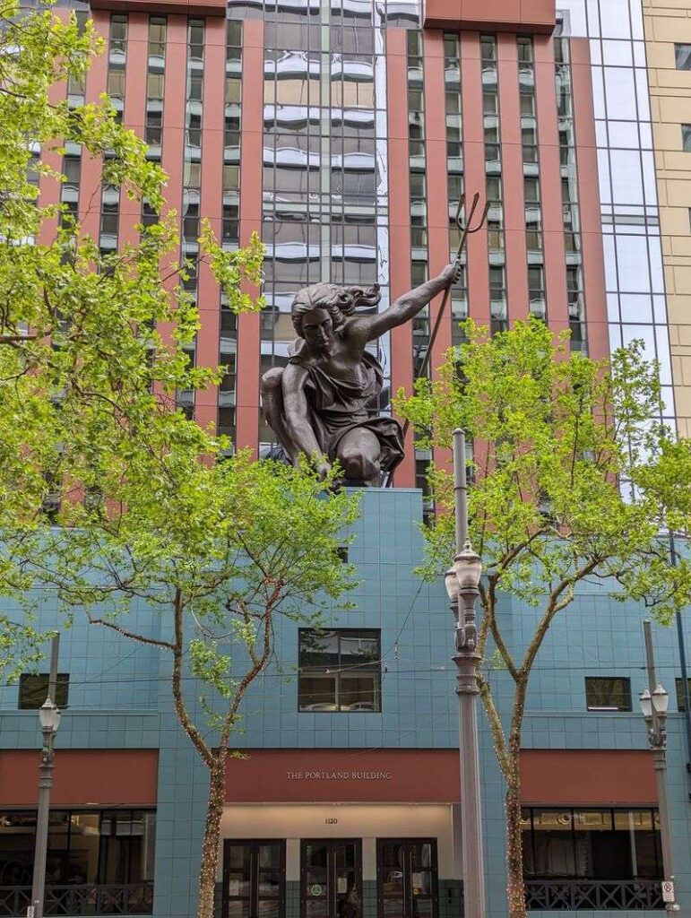9 Oregon's Unusual Statues That Everyone Seems to Have an Opinion About