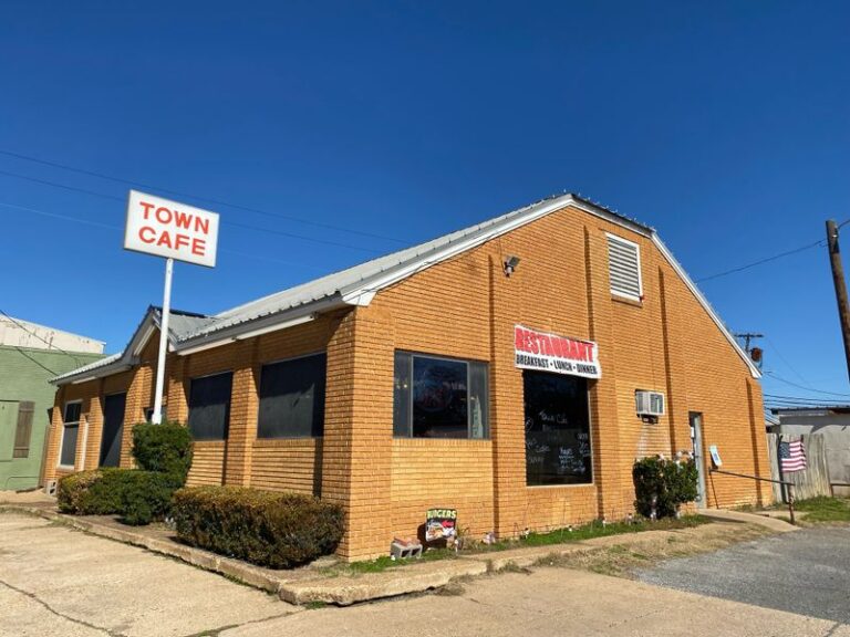 This Unpretentious Texas Cafe Has a Chicken Fried Steak That Steals the ...