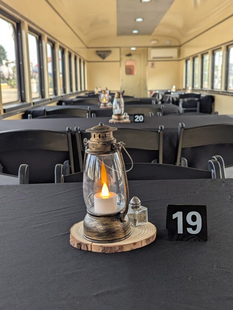 This Oregon Train Serves Gourmet Meals as You Cruise Through ...