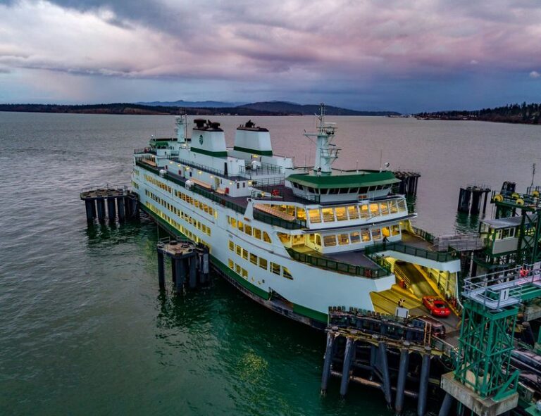 Washington Ferry Lines Tourists Ruined By Cutting And Causing Chaos