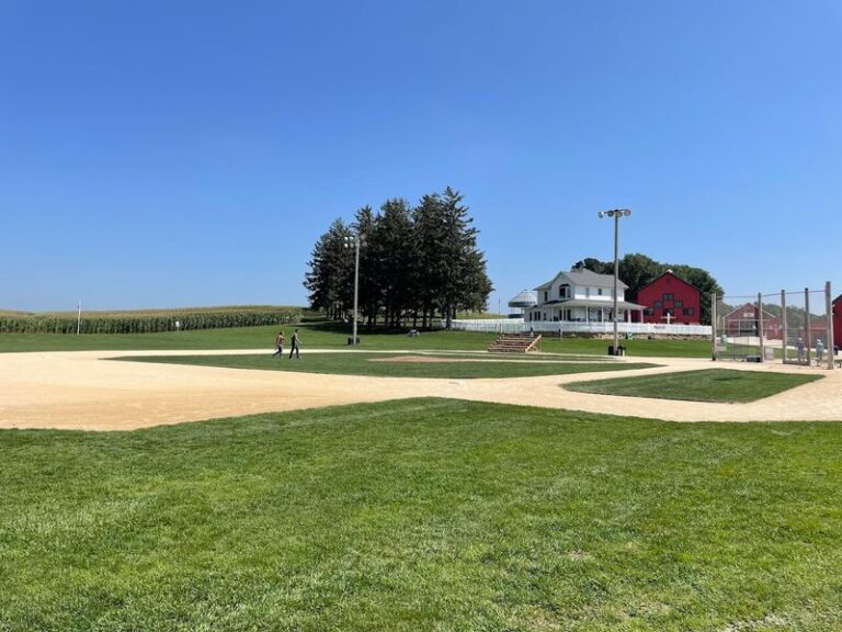 The Famous Field Of Dreams Movie Site In Iowa Is Even Cooler In Person ...