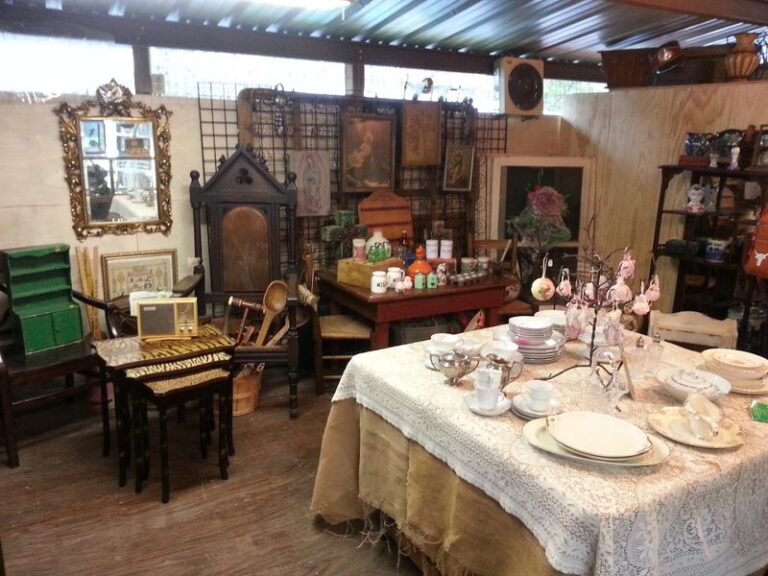 The Giant Texas Flea Market You'll Want To Wander Through Again And Again
