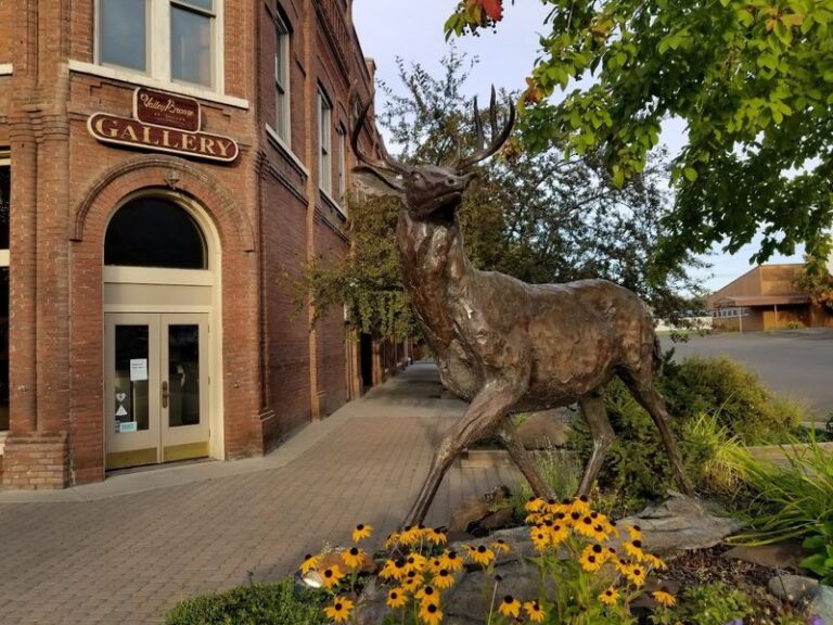 These 10 Picturesque Alpine Villages In Oregon Offer A Taste Of The ...