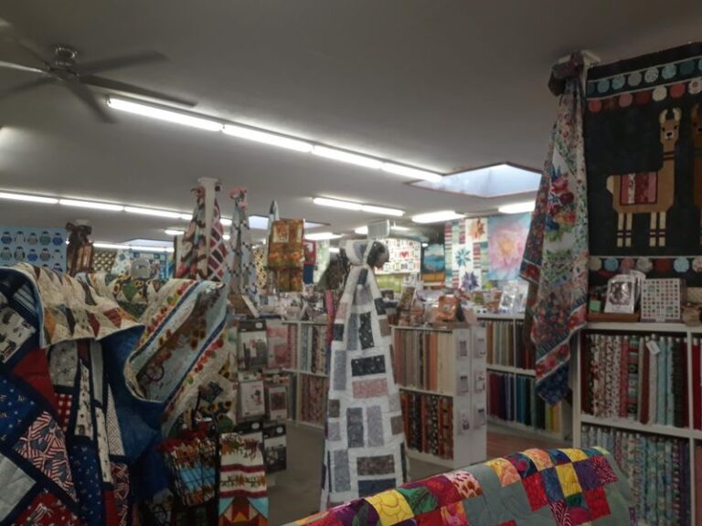 A Massive Oregon Quilt Shop With Over 8,000 Fabrics Has Become a Go-To ...