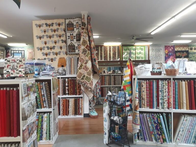 A Massive Oregon Quilt Shop With Over 8,000 Fabrics Has Become a Go-To ...