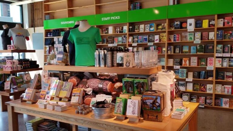 This Massive Oregon Bookstore Is the Largest in the World