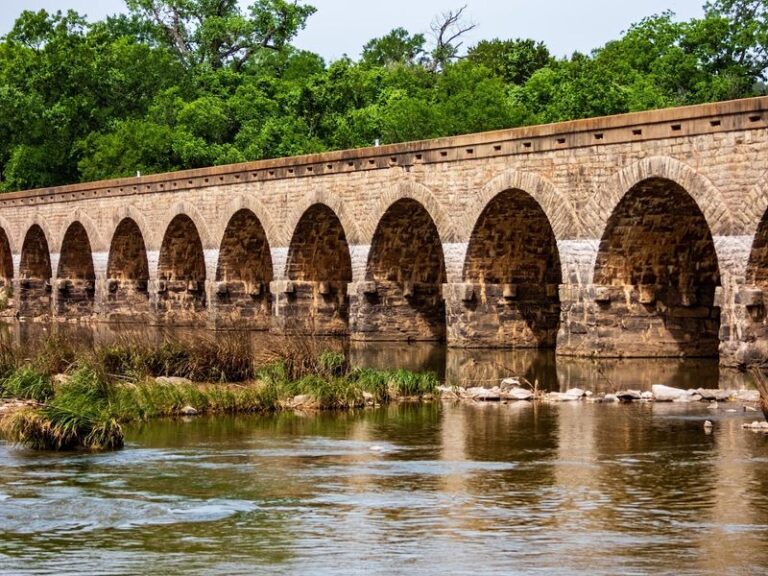 The Longest Stone Arch Bridge in Texas Spans the Brazos River With 18 ...