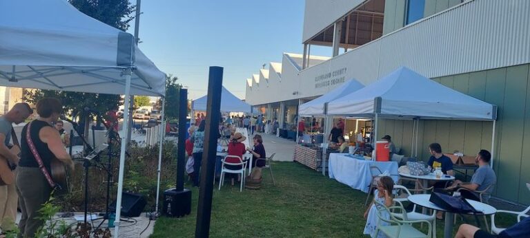 This Oklahoma Farmers Market Turns Weekend Mornings Into a Farm-Fresh ...