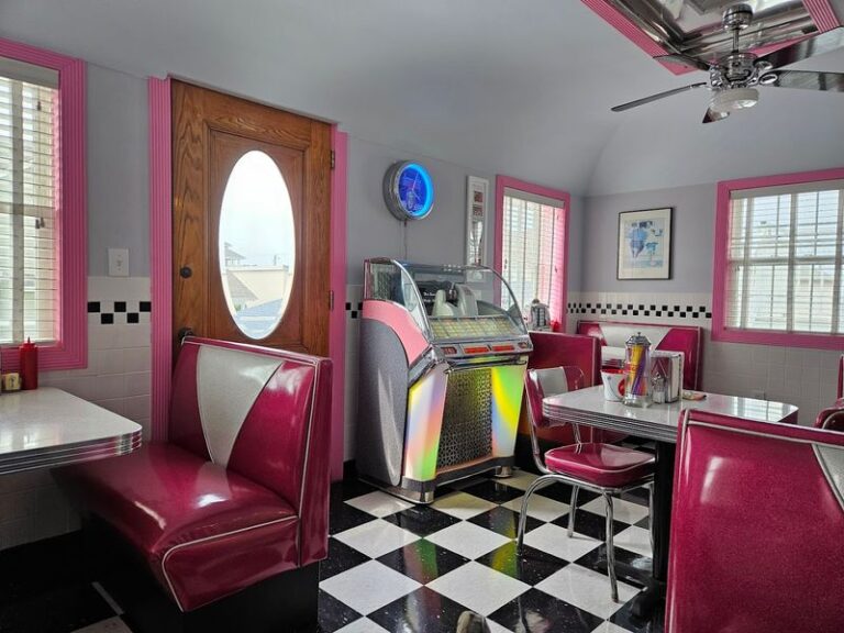 This Unique New Jersey Stay Serves As A Retro Wonderland Hiding A 1950s ...