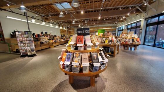 This Massive Oregon Bookstore Is the Largest in the World