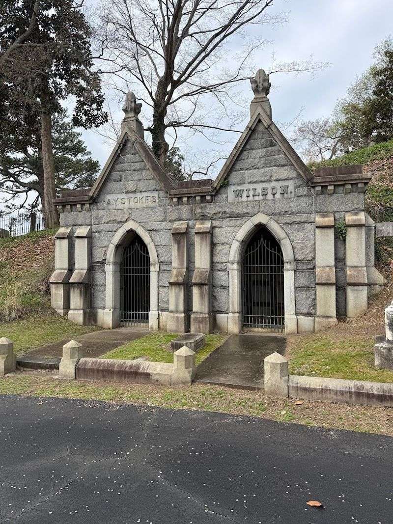 This Virginia Massive 90-Foot Goth-Style Stone Pyramid Honors Thousands ...