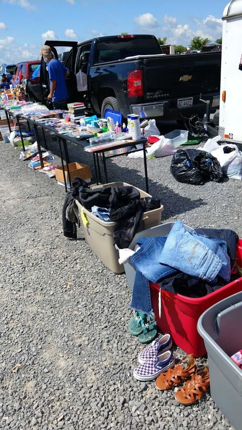 The Sprawling Flea Market In West Virginia Where You Can Find Unique ...