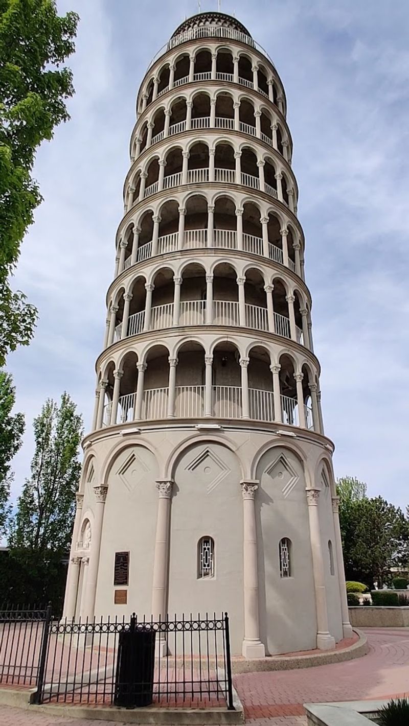 This Illinois Park Has A Leaning Tower That Looks Like Italy Took A ...