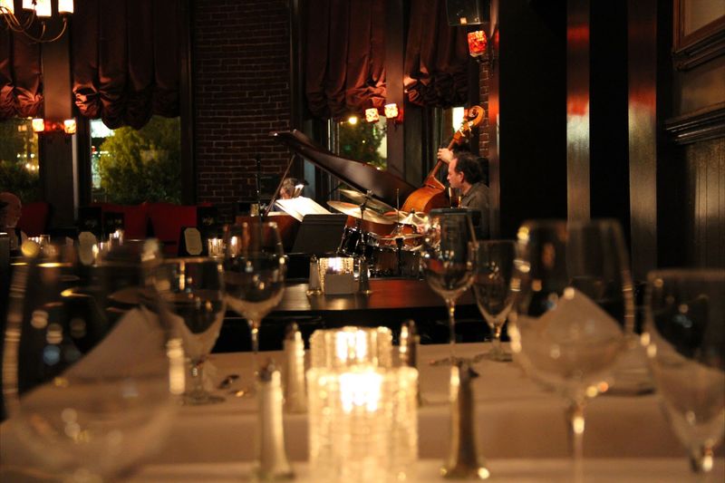 This Jazz Lounge Brings 1950s Glamour to Oregon With Classic Steaks And ...
