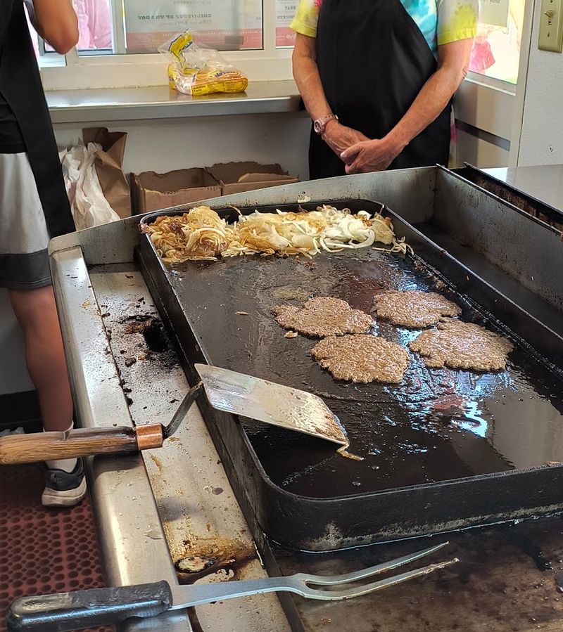 This Wisconsin Hamburger Stand Has Been Perfecting the Art of Smash ...