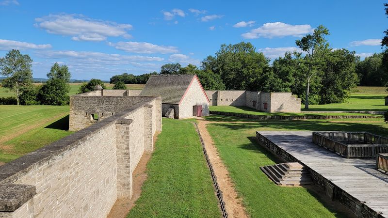 This Illinois Fort Has a Parade Once a Year and the Only Audience Are ...