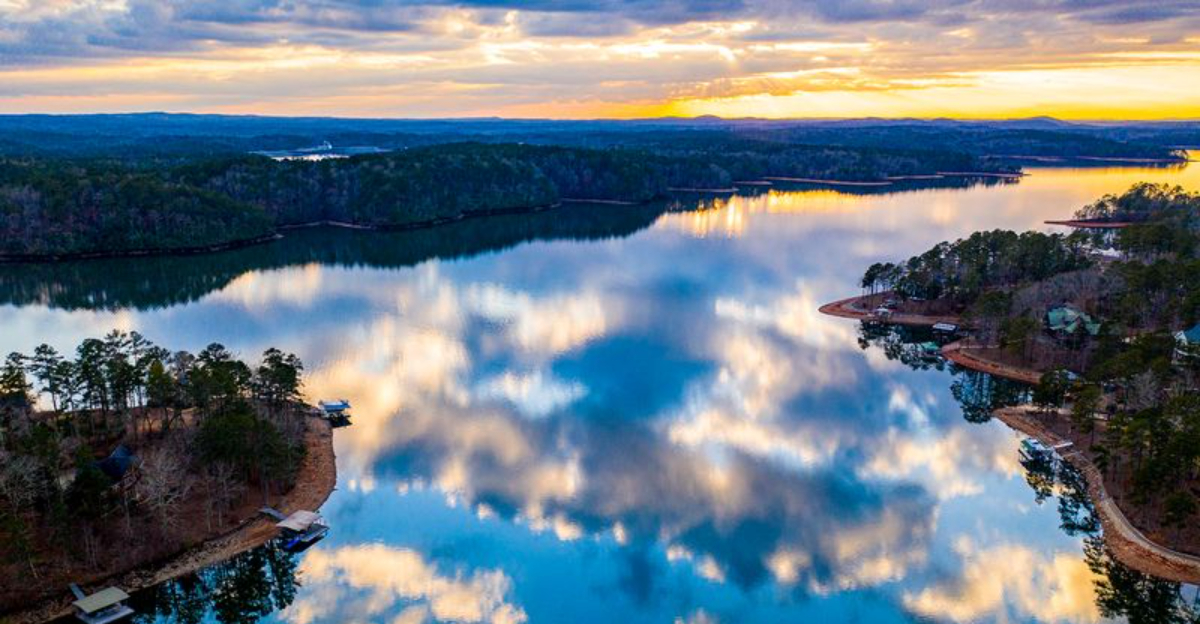 This Massive Alabama Lake Boasts 360 Miles Of Wild Shoreline, And 0 ...
