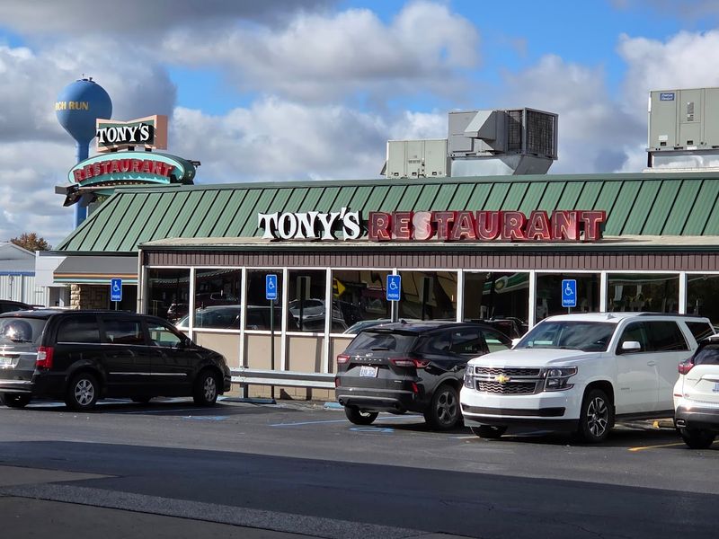 This Michigan Roadside Restaurant Serves A BLT So Huge It Has Become A ...